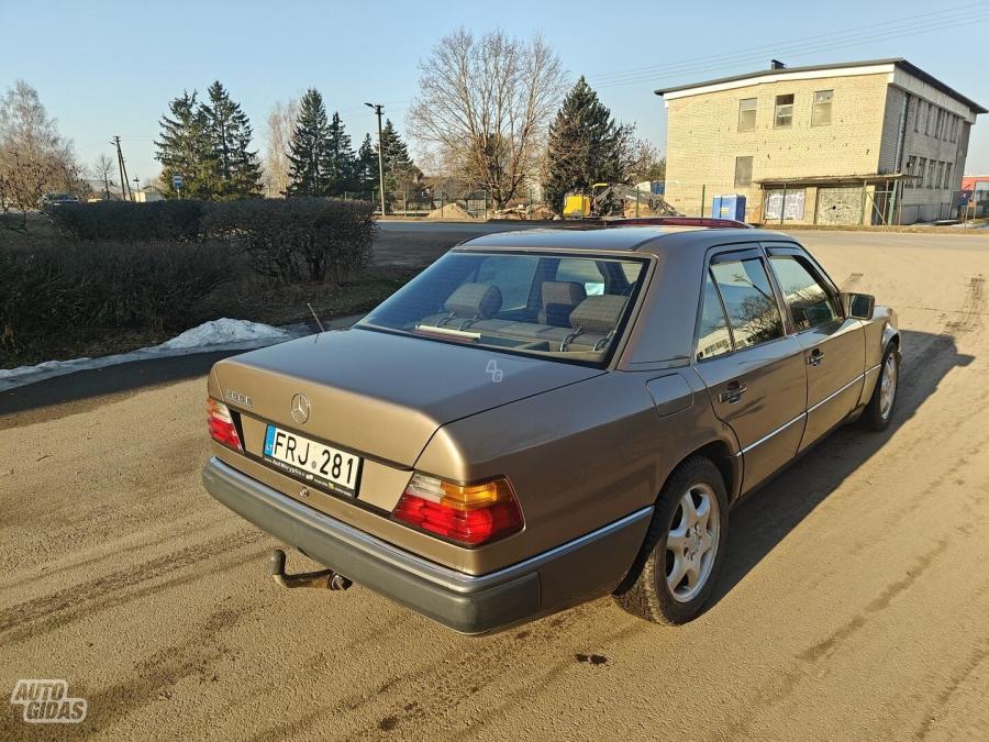 Mercedes-Benz e-200 1989 Jonava, ar dzinēja tilpumu 2.00 L un nobraukumu 353 tūkst. km par 3600 €, foto 7 vietnē AUTOMOTO.COM.LV