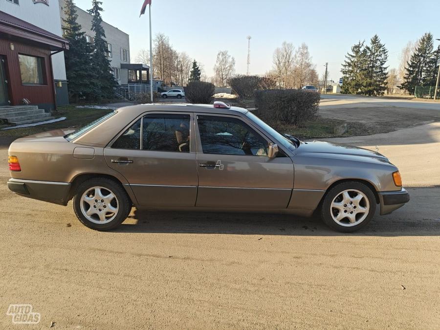 Mercedes-Benz e-200 1989 Jonava, ar dzinēja tilpumu 2.00 L un nobraukumu 353 tūkst. km par 3600 €, foto 8 vietnē AUTOMOTO.COM.LV