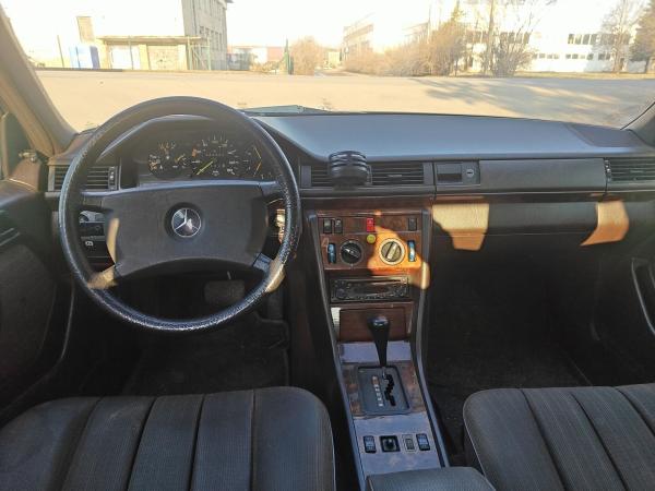 Mercedes-Benz e-200 1989 Jonava, ar dzinēja tilpumu 2.00 L un nobraukumu 353 tūkst. km par 3600 €, foto 10 vietnē AUTOMOTO.COM.LV