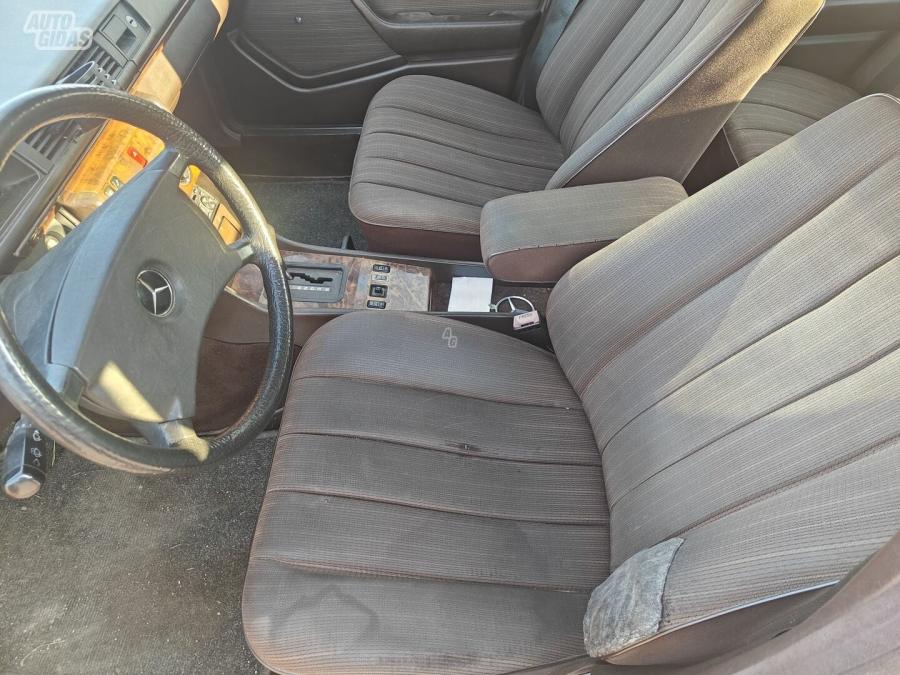 Mercedes-Benz e-200 1989 Jonava, ar dzinēja tilpumu 2.00 L un nobraukumu 353 tūkst. km par 3600 €, foto 14 vietnē AUTOMOTO.COM.LV
