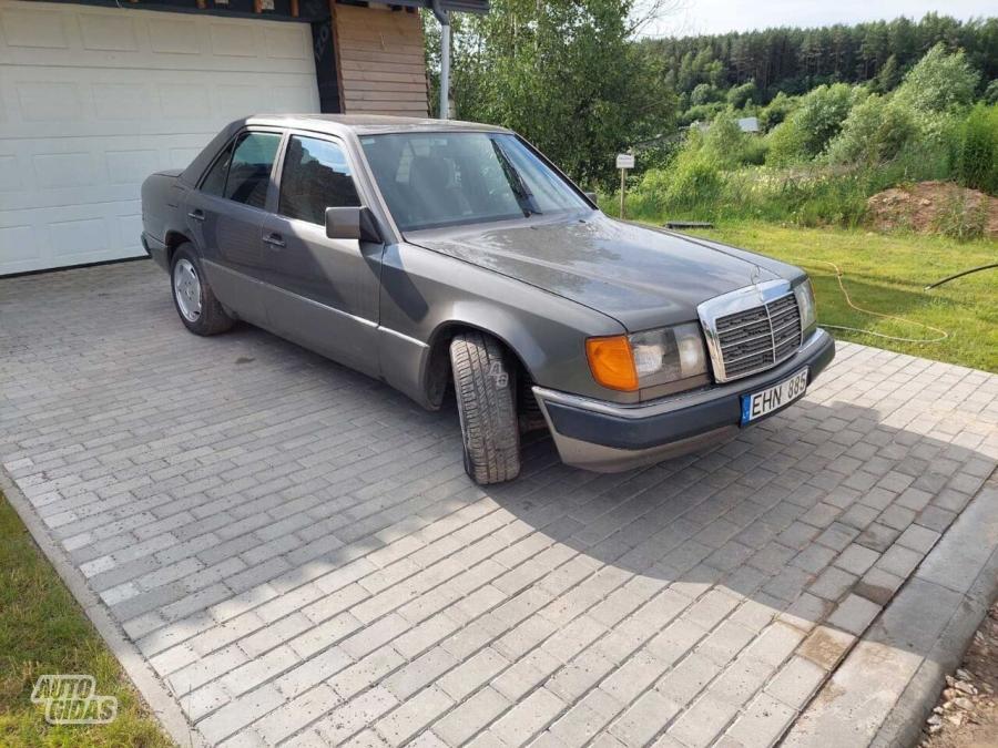 Мерседес E 200 1991 в Вильнюс, объемом двигателя 2.00 л и пробегом 307 тыс. км за 3000 €, фото 1 на AUTOMOTO.COM.LV