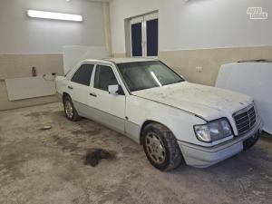 Mercedes-Benz e-200 1992 Marijampole, ar dzinēja tilpumu 2.00 L un nobraukumu 350 tūkst. km par 999 €, foto 3 vietnē AUTOMOTO.COM.LV