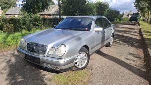 Мерседес E 200 1998 в Вилкавишкис, объемом двигателя 2.00 л и пробегом 333 тыс. км за 1100 €, фото  на AUTOMOTO.COM.LV