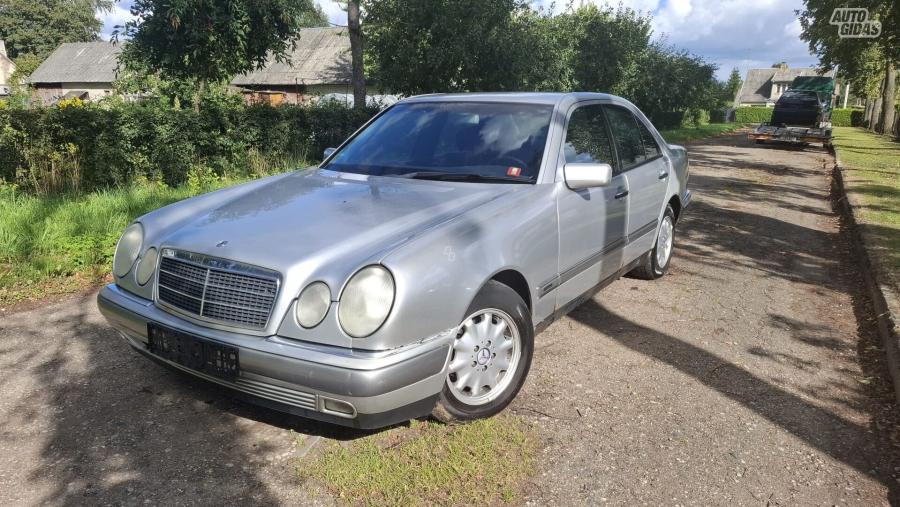 Mercedes-Benz e-200 1998 Vilkaviškis, ar dzinēja tilpumu 2.00 L un nobraukumu 333 tūkst. km par 1100 €, foto 1 vietnē AUTOMOTO.COM.LV