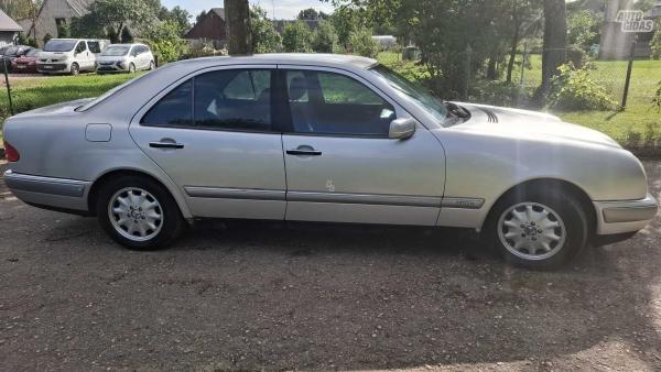 Mercedes-Benz e-200 1998 Vilkaviškis, ar dzinēja tilpumu 2.00 L un nobraukumu 333 tūkst. km par 1100 €, foto 6 vietnē AUTOMOTO.COM.LV