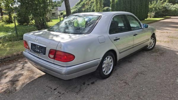 Mercedes-Benz e-200 1998 Vilkaviškis, ar dzinēja tilpumu 2.00 L un nobraukumu 333 tūkst. km par 1100 €, foto 7 vietnē AUTOMOTO.COM.LV