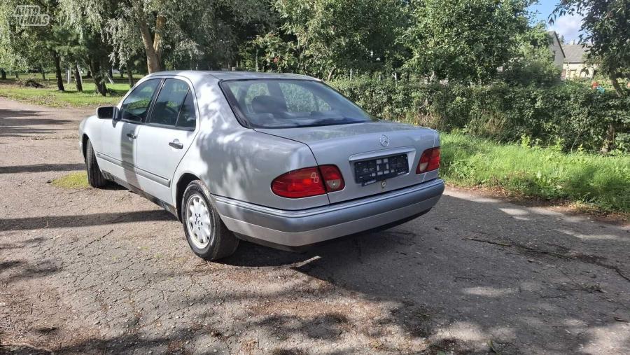 Mercedes-Benz e-200 1998 Vilkaviškis, ar dzinēja tilpumu 2.00 L un nobraukumu 333 tūkst. km par 1100 €, foto 8 vietnē AUTOMOTO.COM.LV