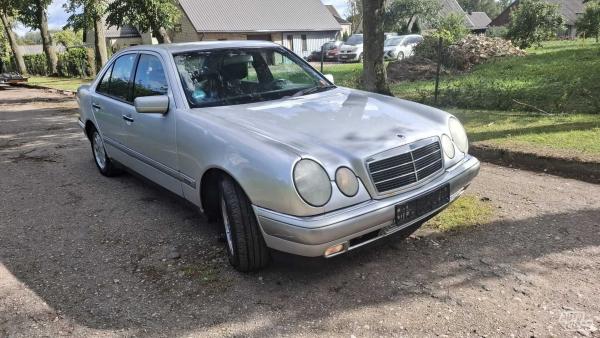 Mercedes-Benz e-200 1998 Vilkaviškis, ar dzinēja tilpumu 2.00 L un nobraukumu 333 tūkst. km par 1100 €, foto 9 vietnē AUTOMOTO.COM.LV