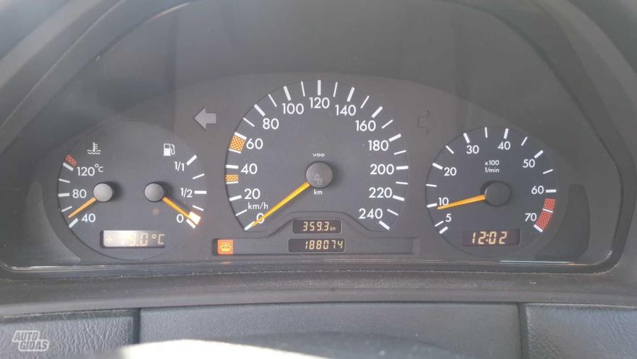 Mercedes-Benz e-200 1998 Vilkaviškis, ar dzinēja tilpumu 2.00 L un nobraukumu 333 tūkst. km par 1100 €, foto 10 vietnē AUTOMOTO.COM.LV