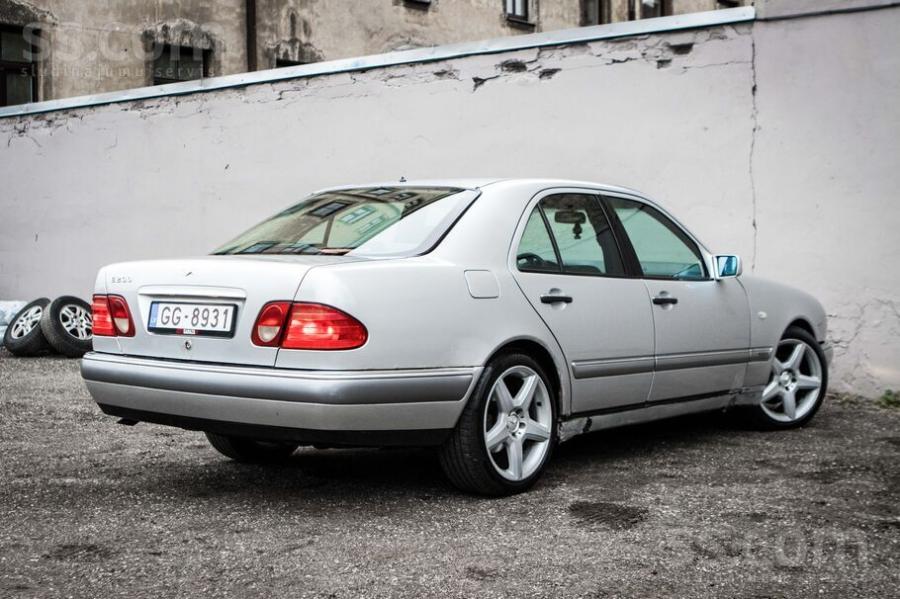 Mercedes-Benz e-200 1999 Rīga, ar dzinēja tilpumu 2.00 L un nobraukumu 201 tūkst. km par 1850 €, foto 6 vietnē AUTOMOTO.COM.LV