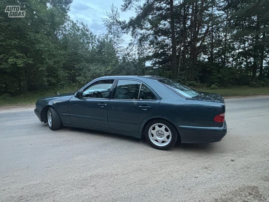 Mercedes-Benz e-200 1999 in Kaunas, with an engine capacity of 2.00 L and mileage of 260 thousand km for 1800 €, photo 4 on AUTOMOTO.COM.LV