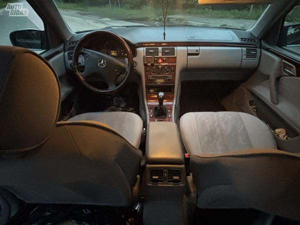 Mercedes-Benz e-200 1999 in Kaunas, with an engine capacity of 2.00 L and mileage of 260 thousand km for 1800 €, photo 5 on AUTOMOTO.COM.LV