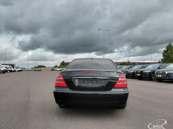 Мерседес E 200 2005 в Вильнюс, объемом двигателя 2.15 л и пробегом 318 тыс. км за 2400 €, фото 6 на AUTOMOTO.COM.LV