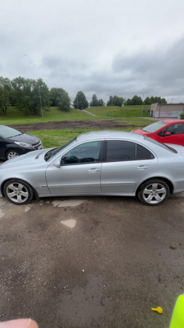 Mercedes-Benz e-200 2007 Mardu, ar dzinēja tilpumu 2.10 L un nobraukumu 330 tūkst. km par 2700 €, foto 5 vietnē AUTOMOTO.COM.LV