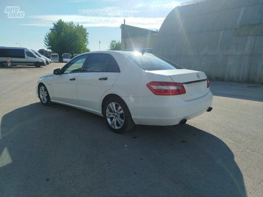 Mercedes-Benz e-200 2010 in Marijampole, with an engine capacity of 2.10 L and mileage of 370 thousand km for 4200 €, photo 6 on AUTOMOTO.COM.LV
