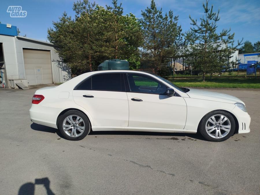 Mercedes-Benz e-200 2010 in Marijampole, with an engine capacity of 2.10 L and mileage of 370 thousand km for 4200 €, photo 9 on AUTOMOTO.COM.LV