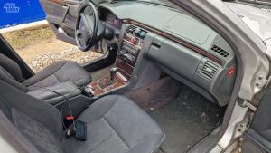 Mercedes-Benz e-200 2000 Marijampole, ar dzinēja tilpumu 2.00 L un nobraukumu 265 tūkst. km par 990 €, foto 20 vietnē AUTOMOTO.COM.LV