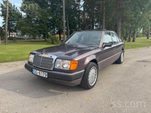 Violets Mercedes-Benz e-200 1990 Preiļi, ar dzinēja tilpumu 2.00 L un nobraukumu 290 tūkst. km par 5100 €, foto  vietnē AUTOMOTO.COM.LV