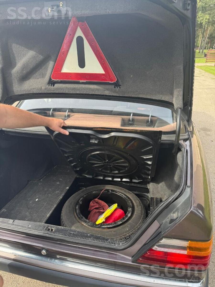 Violets Mercedes-Benz e-200 1990 Preiļi, ar dzinēja tilpumu 2.00 L un nobraukumu 290 tūkst. km par 5100 €, foto 8 vietnē AUTOMOTO.COM.LV