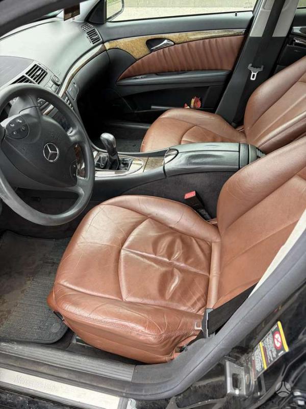 Фиолетовый Мерседес E 200 2005 в Вильнюс, объемом двигателя 1.80 л и пробегом 380 тыс. км за 2000 €, фото 10 на AUTOMOTO.COM.LV