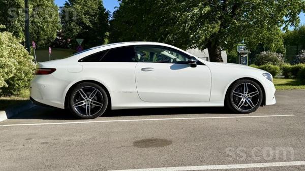White Mercedes-Benz e-200 2019 in Riga, with an engine capacity of 2.00 L and mileage of 98 thousand km for 31900 €, photo 2 on AUTOMOTO.COM.LV