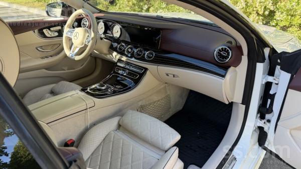 White Mercedes-Benz e-200 2019 in Riga, with an engine capacity of 2.00 L and mileage of 98 thousand km for 31900 €, photo 8 on AUTOMOTO.COM.LV