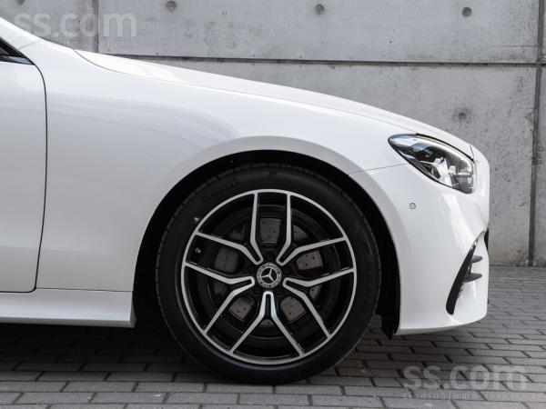 White Mercedes-Benz e-200 2021 in Riga, with an engine capacity of 2.00 L and mileage of 55 thousand km for 39900 €, photo 4 on AUTOMOTO.COM.LV