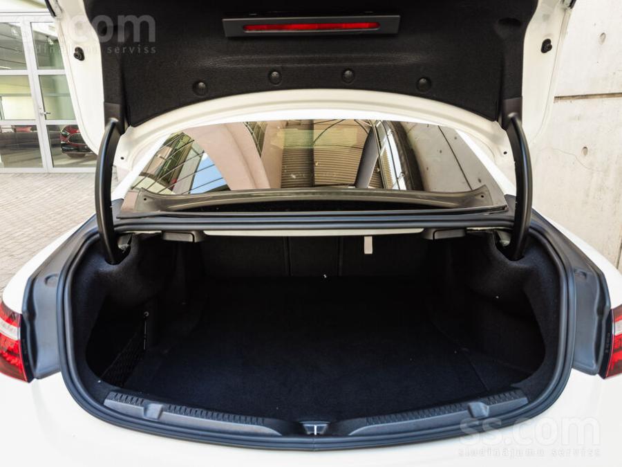 Balts Mercedes-Benz e-200 2021 Rīga, ar dzinēja tilpumu 2.00 L un nobraukumu 55 tūkst. km par 39900 €, foto 9 vietnē AUTOMOTO.COM.LV