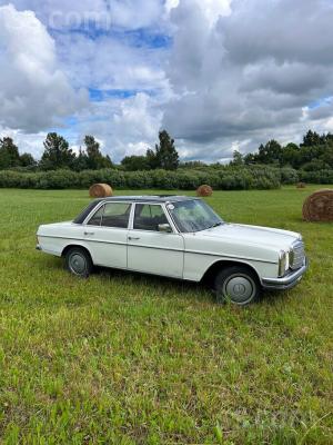 White Mercedes-Benz e-200 1971 in Liepaja, with an engine capacity of 2.00 L and mileage of 40 thousand km for 7500 €, photo  on AUTOMOTO.COM.LV