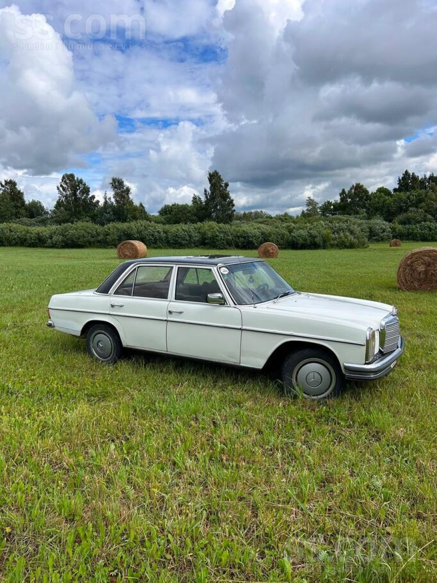 White Mercedes-Benz e-200 1971 in Liepaja, with an engine capacity of 2.00 L and mileage of 40 thousand km for 7500 €, photo 1 on AUTOMOTO.COM.LV