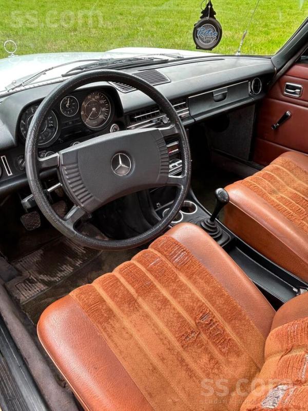 White Mercedes-Benz e-200 1971 in Liepaja, with an engine capacity of 2.00 L and mileage of 40 thousand km for 7500 €, photo 3 on AUTOMOTO.COM.LV