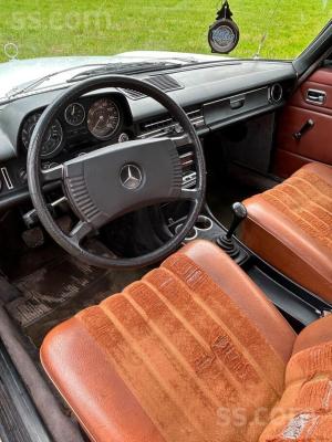 White Mercedes-Benz e-200 1971 in Liepaja, with an engine capacity of 2.00 L and mileage of 40 thousand km for 7500 €, photo 4 on AUTOMOTO.COM.LV
