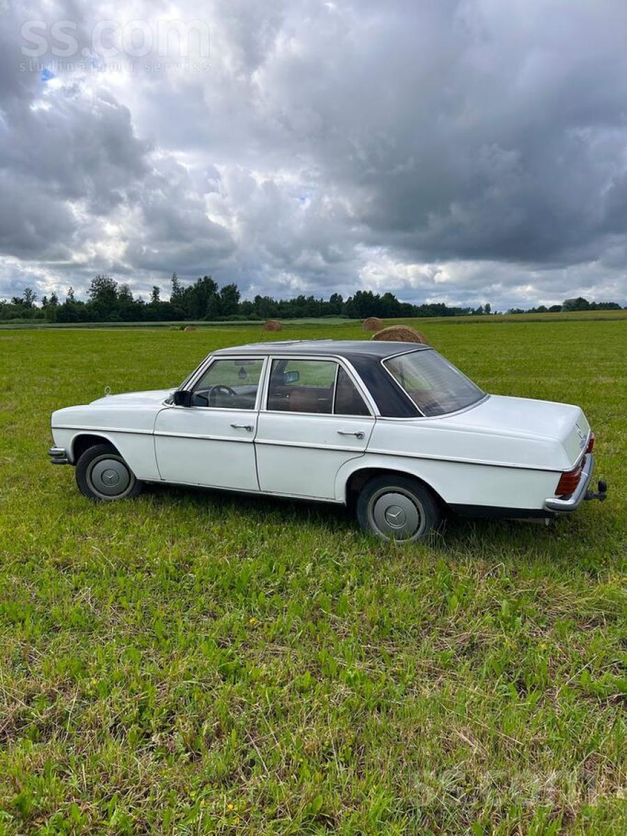 White Mercedes-Benz e-200 1971 in Liepaja, with an engine capacity of 2.00 L and mileage of 40 thousand km for 7500 €, photo 5 on AUTOMOTO.COM.LV