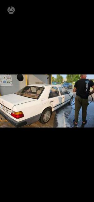Balts Mercedes-Benz e-200 1986 Kauņa, ar dzinēja tilpumu 2.00 L un nobraukumu 0 tūkst. km par 1999 €, foto 3 vietnē AUTOMOTO.COM.LV