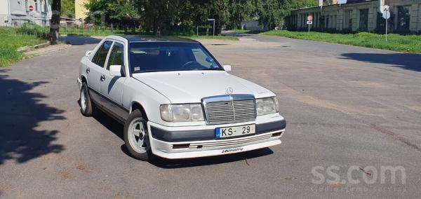 Balts Mercedes-Benz e-200 1987 Rīga, ar dzinēja tilpumu 2.00 L un nobraukumu 303 tūkst. km par 3500 €, foto 3 vietnē AUTOMOTO.COM.LV
