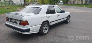Balts Mercedes-Benz e-200 1987 Rīga, ar dzinēja tilpumu 2.00 L un nobraukumu 303 tūkst. km par 4000 €, foto 4 vietnē AUTOMOTO.COM.LV