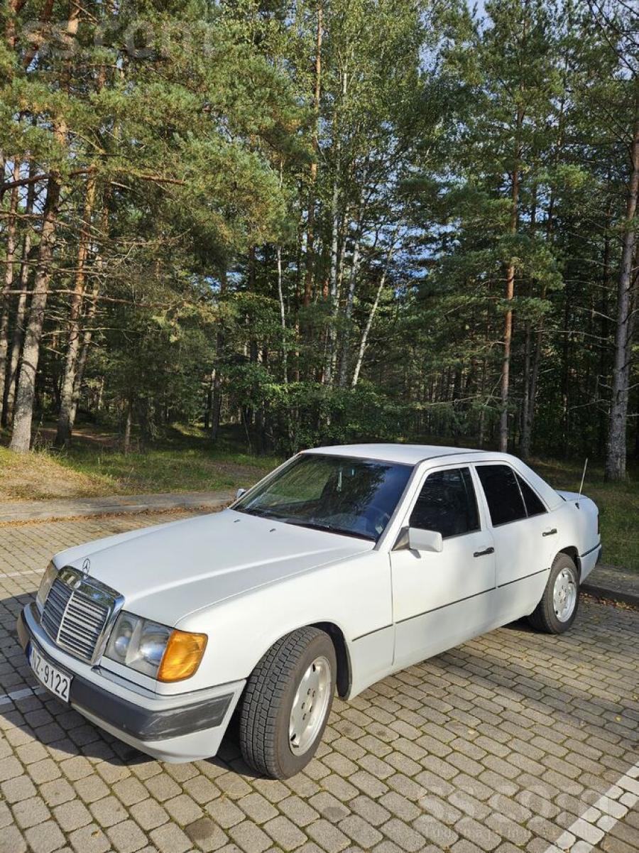 White Mercedes-Benz e-200 1991 in Riga, with an engine capacity of 2.00 L and mileage of 162 thousand km for 4500 €, photo 2 on AUTOMOTO.COM.LV