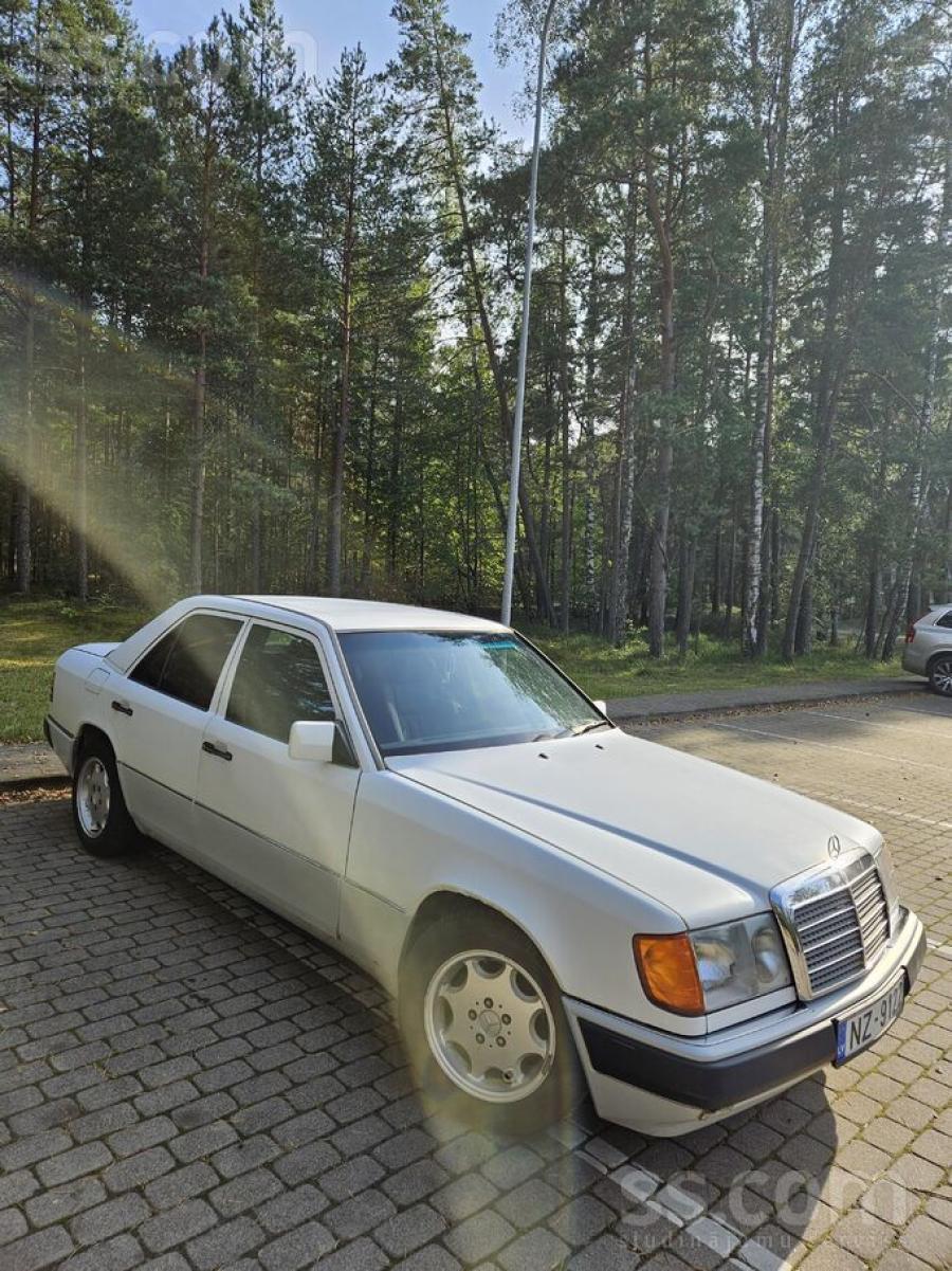 White Mercedes-Benz e-200 1991 in Riga, with an engine capacity of 2.00 L and mileage of 162 thousand km for 4500 €, photo 3 on AUTOMOTO.COM.LV