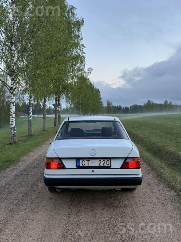 Balts Mercedes-Benz e-200 1991 Rīga, ar dzinēja tilpumu 2.00 L un nobraukumu 479 tūkst. km par 2500 €, foto 4 vietnē AUTOMOTO.COM.LV