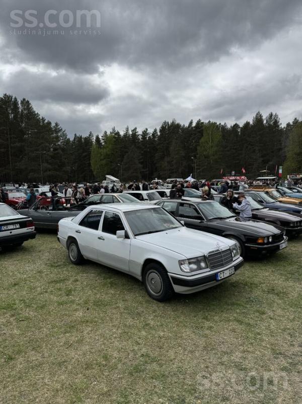 Balts Mercedes-Benz e-200 1991 Rīga, ar dzinēja tilpumu 2.00 L un nobraukumu 479 tūkst. km par 2500 €, foto 6 vietnē AUTOMOTO.COM.LV