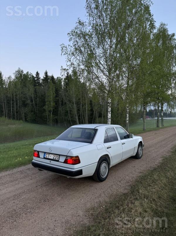 Белый Мерседес E 200 1991 в Рига, объемом двигателя 2.00 л и пробегом 479 тыс. км за 2500 €, фото 3 на AUTOMOTO.COM.LV
