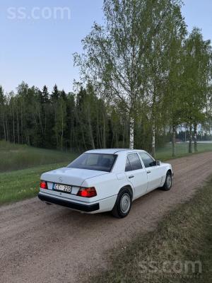 Белый Мерседес E 200 1991 в Рига, объемом двигателя 2.00 л и пробегом 479 тыс. км за 2500 €, фото 4 на AUTOMOTO.COM.LV