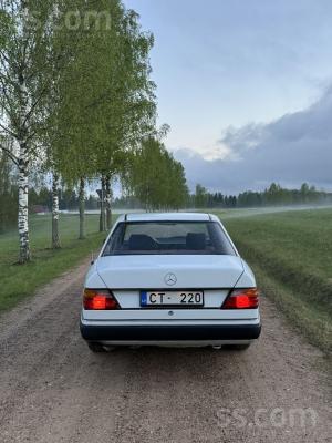 Белый Мерседес E 200 1991 в Рига, объемом двигателя 2.00 л и пробегом 479 тыс. км за 2500 €, фото 5 на AUTOMOTO.COM.LV