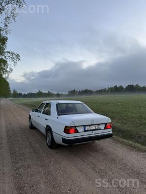 Белый Мерседес E 200 1991 в Рига, объемом двигателя 2.00 л и пробегом 479 тыс. км за 2500 €, фото 6 на AUTOMOTO.COM.LV