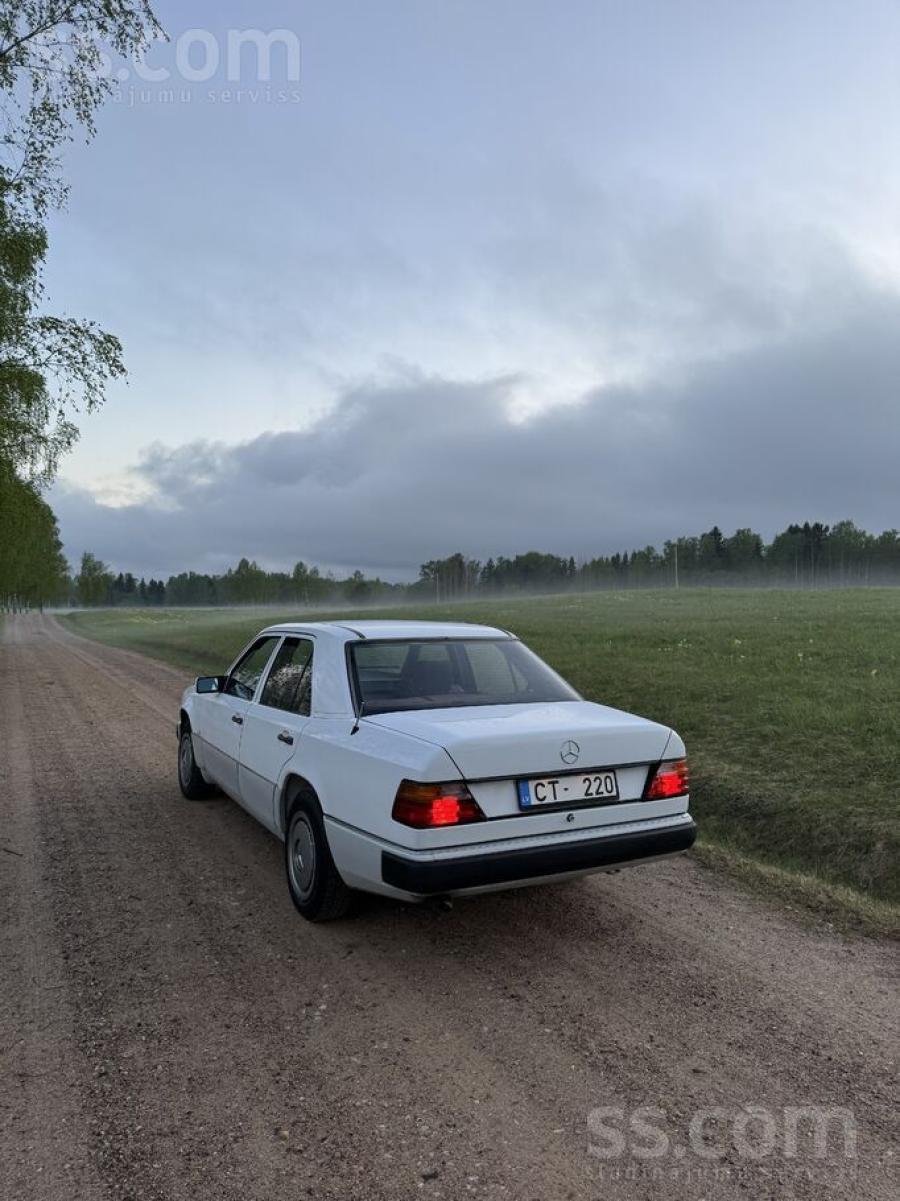 Белый Мерседес E 200 1991 в Рига, объемом двигателя 2.00 л и пробегом 479 тыс. км за 2500 €, фото 6 на AUTOMOTO.COM.LV