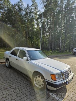 Белый Мерседес E 200 1991 в Рига, объемом двигателя 2.00 л и пробегом 163 тыс. км за 4300 €, фото 4 на AUTOMOTO.COM.LV