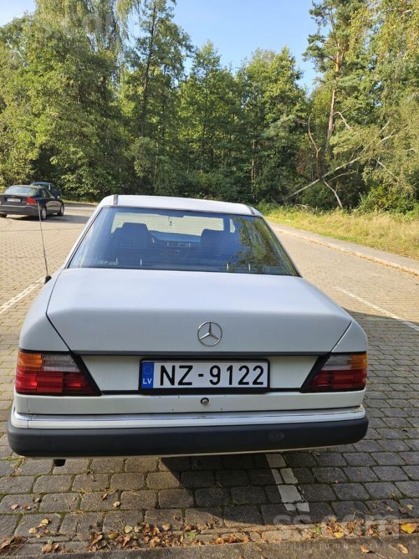 Белый Мерседес E 200 1991 в Рига, объемом двигателя 2.00 л и пробегом 163 тыс. км за 4300 €, фото 4 на AUTOMOTO.COM.LV