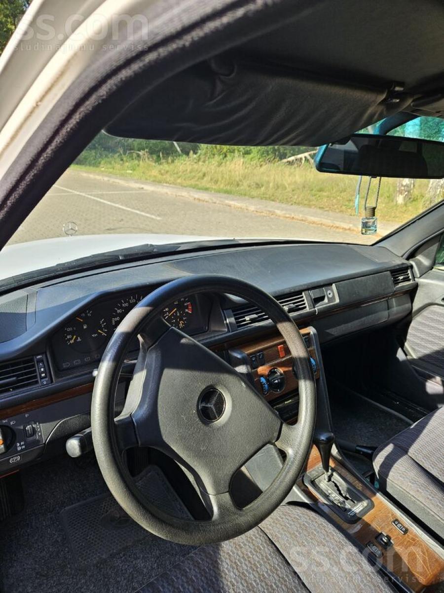 Белый Мерседес E 200 1991 в Рига, объемом двигателя 2.00 л и пробегом 163 тыс. км за 4300 €, фото 6 на AUTOMOTO.COM.LV