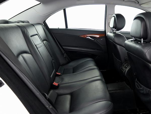 White Mercedes-Benz e-200 2008 in Tallinn, with an engine capacity of 1.80 L and mileage of 324 thousand km for 1599 €, photo 7 on AUTOMOTO.COM.LV