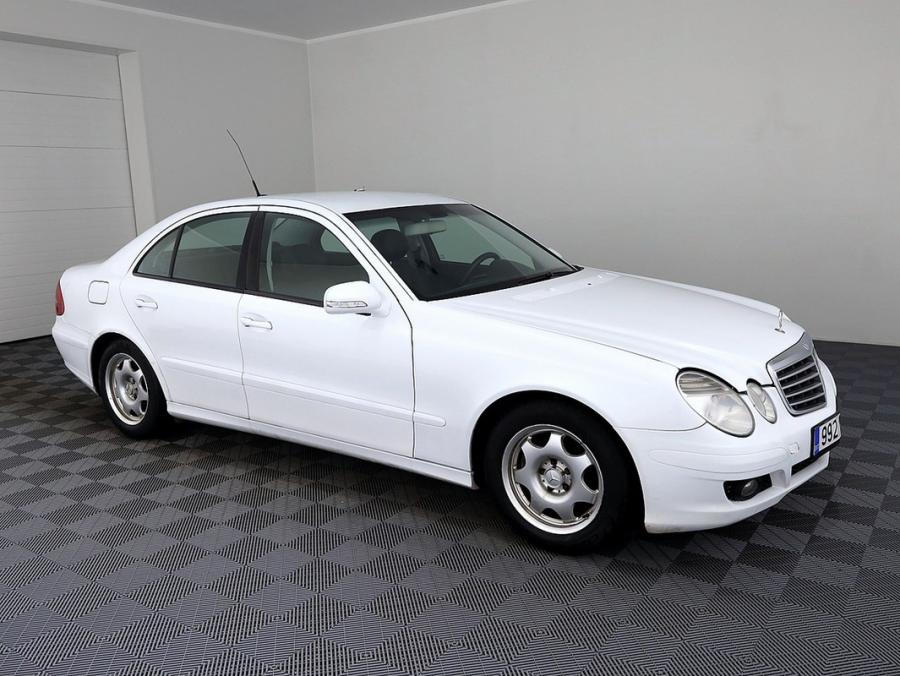 Balts Mercedes-Benz e-200 2008 Tallina, ar dzinēja tilpumu 1.80 L un nobraukumu 324 tūkst. km par 1599 €, foto 9 vietnē AUTOMOTO.COM.LV